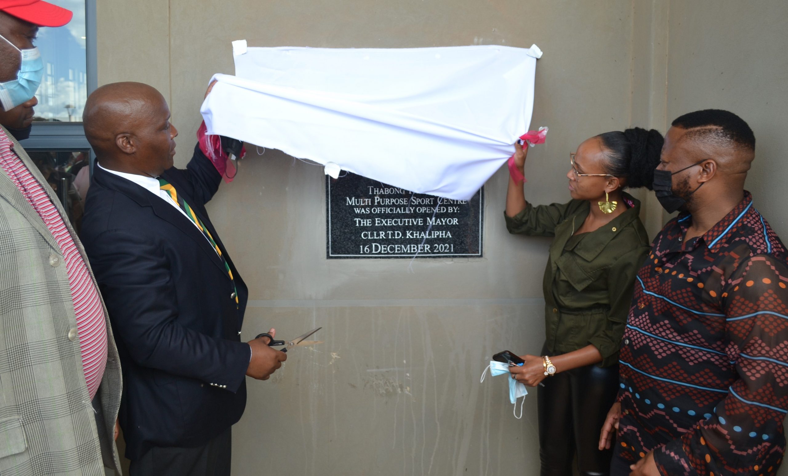 Mayor Khalipa launches R32.2 million Thabong Far East Multipurpose ...